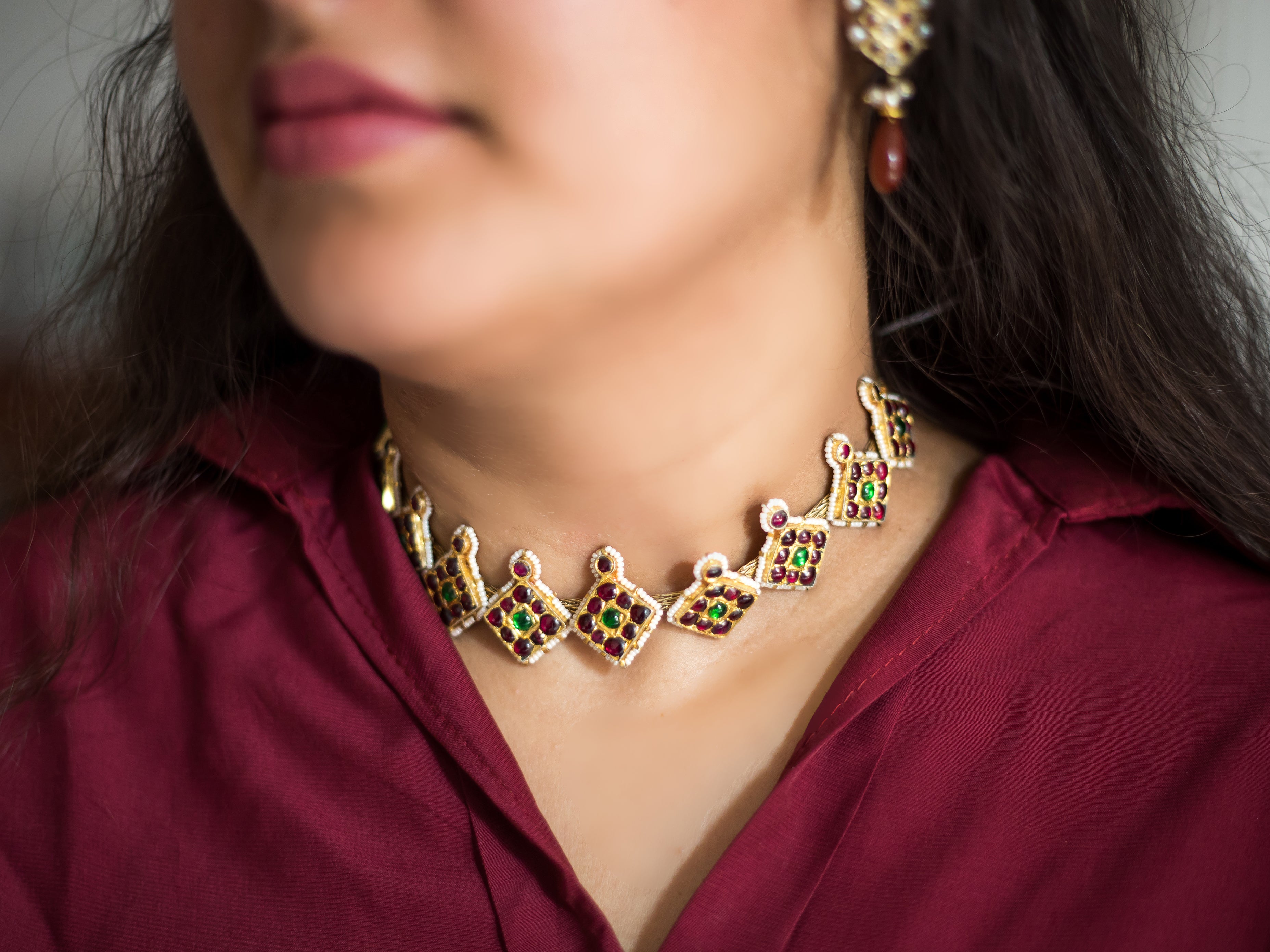 Parna Choker – Aaharya